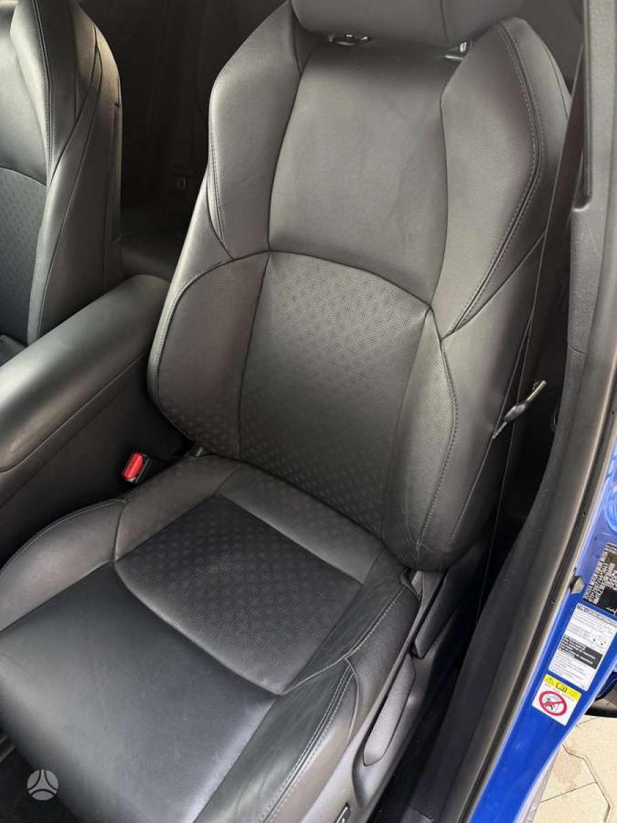 Blue Toyota C-HR 2018 in Vilnius, with an engine capacity of 1.80 L and mileage of 219 thousand km for 13900 €, photo 13 on AUTOMOTO.COM.LV