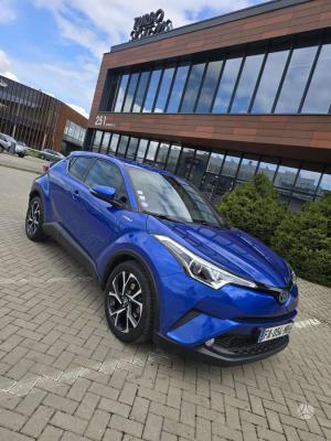 Синий Тойота C-HR 2018 в Вильнюс, объемом двигателя 1.80 л и пробегом 269 тыс. км за 13550 €, фото  на AUTOMOTO.COM.LV