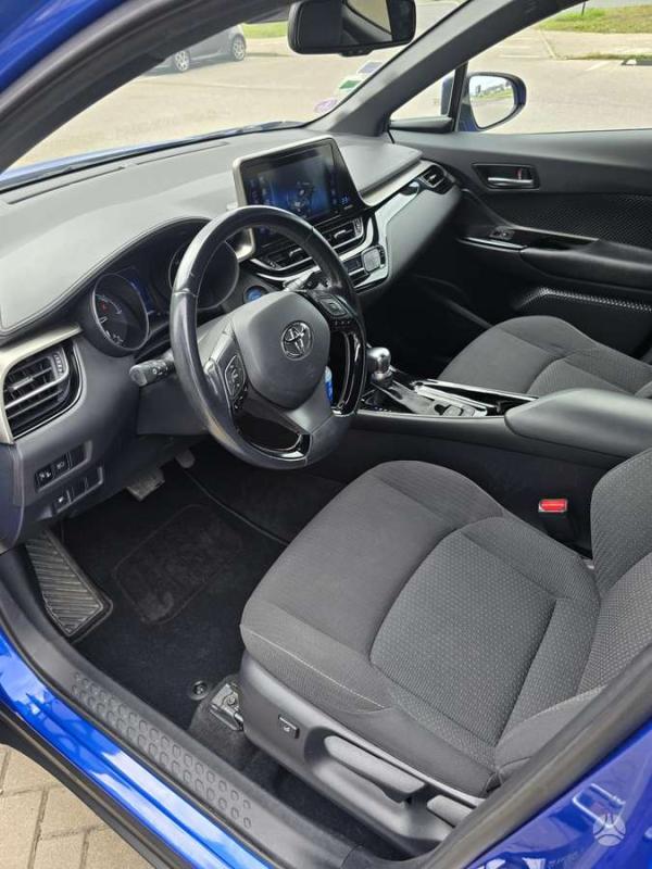 Zils Toyota C-HR 2018 Viļņa, ar dzinēja tilpumu 1.80 L un nobraukumu 269 tūkst. km par 13550 €, foto 10 vietnē AUTOMOTO.COM.LV