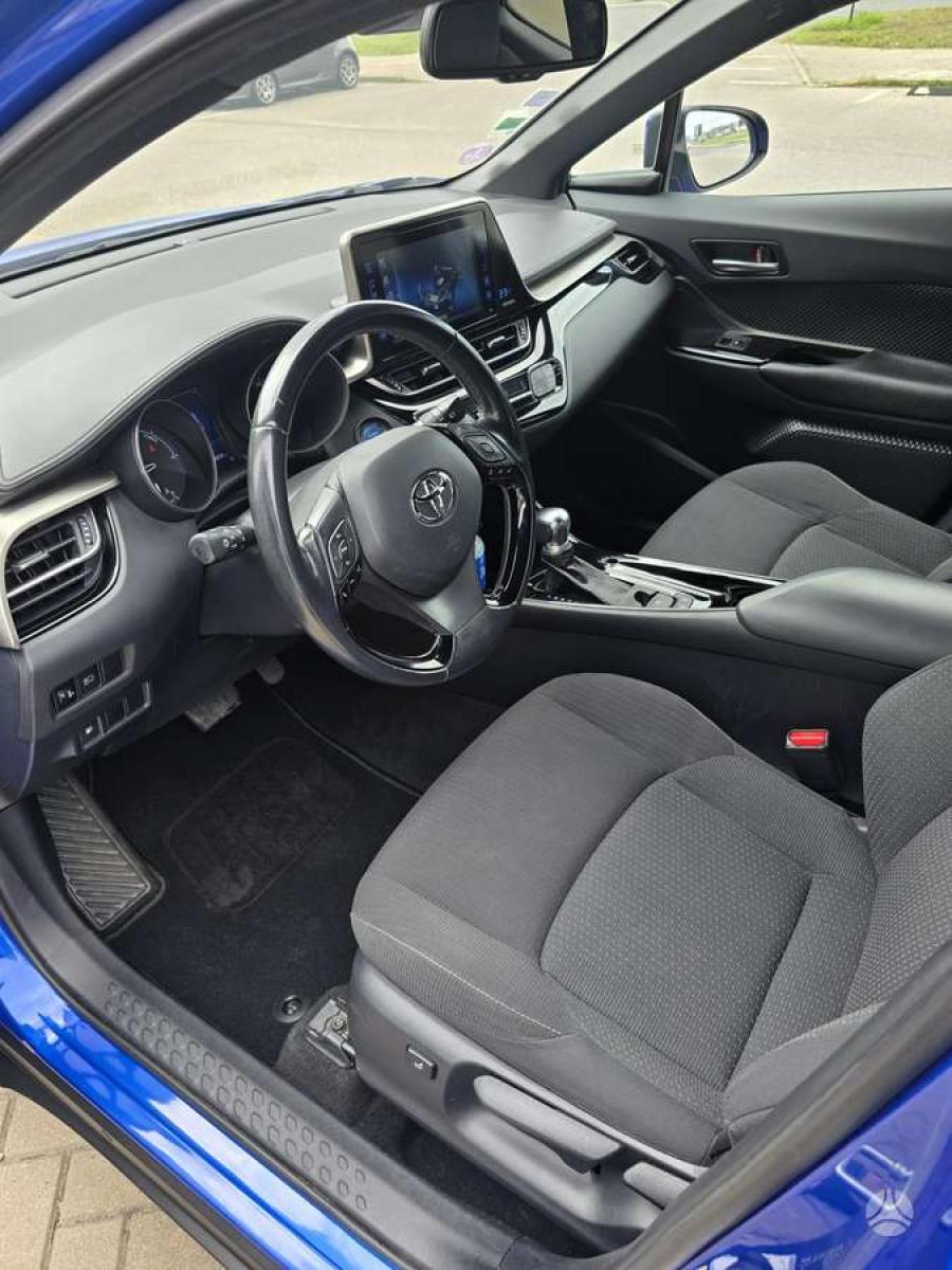 Синий Тойота C-HR 2018 в Вильнюс, объемом двигателя 1.80 л и пробегом 269 тыс. км за 13550 €, фото 11 на AUTOMOTO.COM.LV
