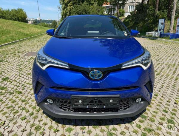 Blue Toyota C-HR 2018 in Kaunas, with an engine capacity of 1.80 L and mileage of 141 thousand km for 16950 €, photo 4 on AUTOMOTO.COM.LV