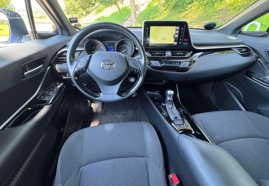 Синий Тойота C-HR 2018 в Каунас, объемом двигателя 1.80 л и пробегом 141 тыс. км за 16950 €, фото 11 на AUTOMOTO.COM.LV