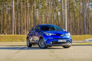 Синий Тойота C-HR 2018 в Рига, объемом двигателя 1.80 л и пробегом 79 тыс. км за 16790 €, фото 3 на AUTOMOTO.COM.LV