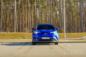 Синий Тойота C-HR 2018 в Рига, объемом двигателя 1.80 л и пробегом 79 тыс. км за 16790 €, фото 4 на AUTOMOTO.COM.LV