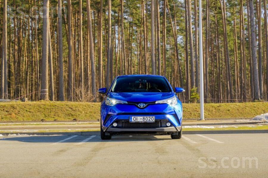 Синий Тойота C-HR 2018 в Рига, объемом двигателя 1.80 л и пробегом 79 тыс. км за 16790 €, фото 4 на AUTOMOTO.COM.LV