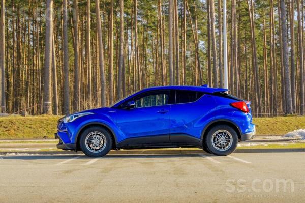 Синий Тойота C-HR 2018 в Рига, объемом двигателя 1.80 л и пробегом 79 тыс. км за 16790 €, фото 4 на AUTOMOTO.COM.LV