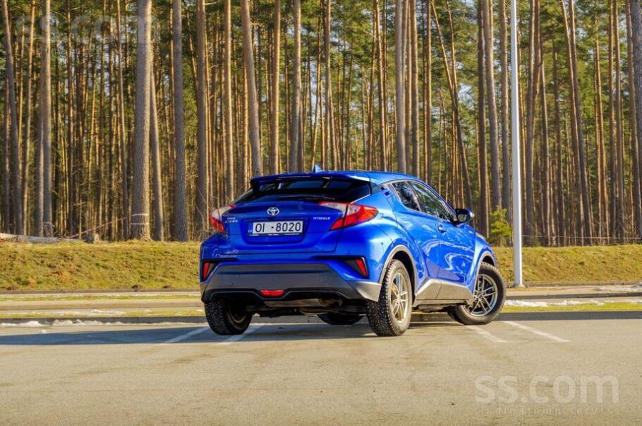 Синий Тойота C-HR 2018 в Рига, объемом двигателя 1.80 л и пробегом 79 тыс. км за 16790 €, фото 6 на AUTOMOTO.COM.LV