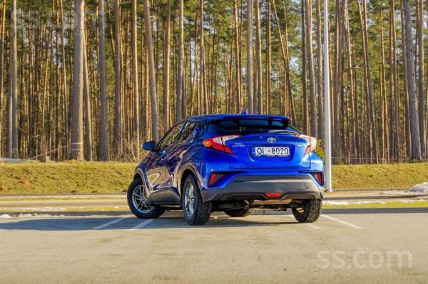 Синий Тойота C-HR 2018 в Рига, объемом двигателя 1.80 л и пробегом 79 тыс. км за 16790 €, фото 7 на AUTOMOTO.COM.LV