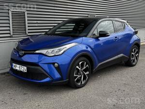 Blue Toyota C-HR 2018 in Riga, with an engine capacity of 2.00 L and mileage of 121 thousand km for 18900 €, photo  on AUTOMOTO.COM.LV