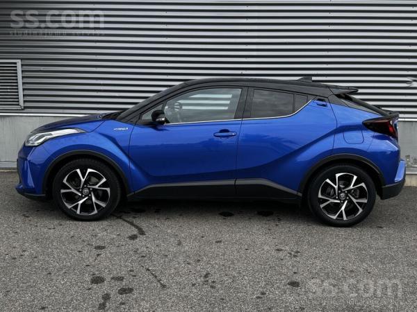 Синий Тойота C-HR 2018 в Рига, объемом двигателя 2.00 л и пробегом 121 тыс. км за 18900 €, фото 2 на AUTOMOTO.COM.LV