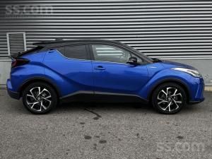 Синий Тойота C-HR 2018 в Рига, объемом двигателя 2.00 л и пробегом 121 тыс. км за 18900 €, фото 7 на AUTOMOTO.COM.LV