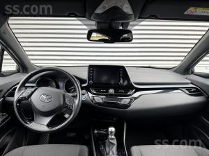 Синий Тойота C-HR 2018 в Рига, объемом двигателя 2.00 л и пробегом 121 тыс. км за 18900 €, фото 16 на AUTOMOTO.COM.LV