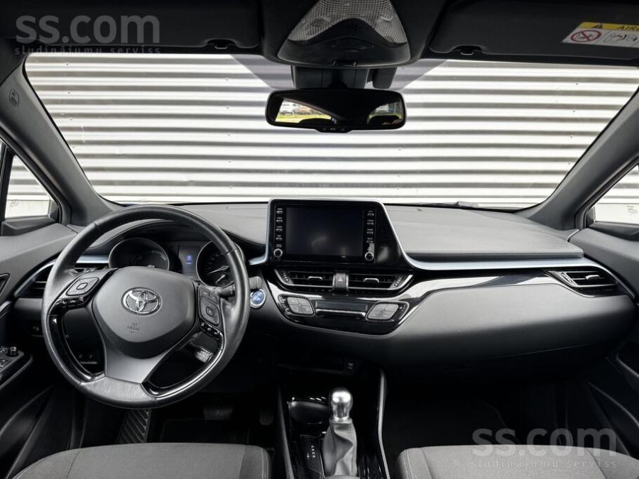 Синий Тойота C-HR 2018 в Рига, объемом двигателя 2.00 л и пробегом 121 тыс. км за 18900 €, фото 16 на AUTOMOTO.COM.LV
