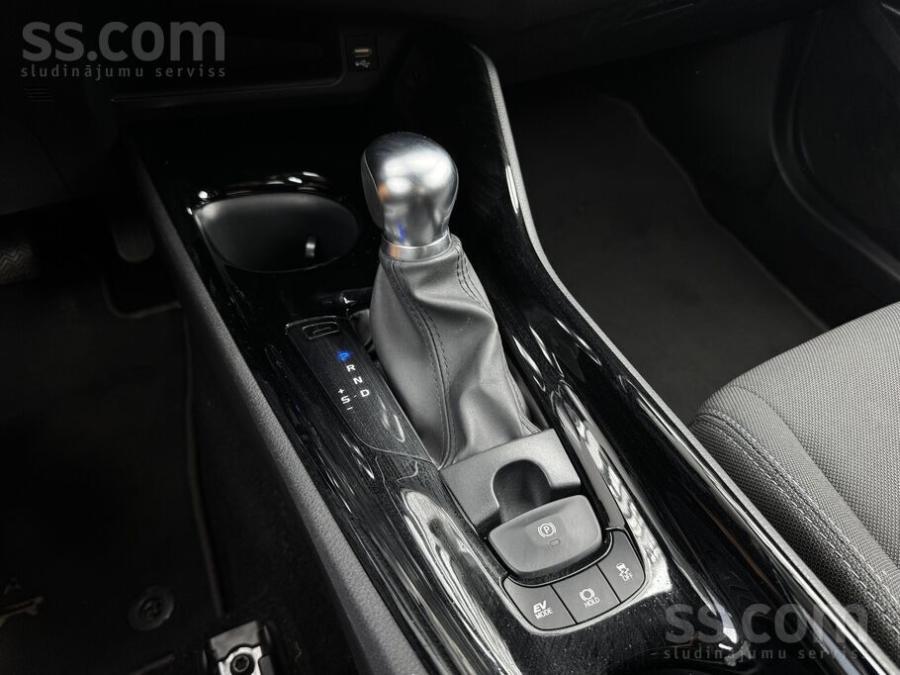 Синий Тойота C-HR 2018 в Рига, объемом двигателя 2.00 л и пробегом 121 тыс. км за 18900 €, фото 19 на AUTOMOTO.COM.LV