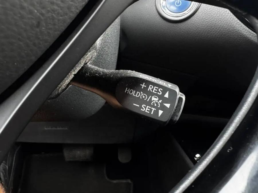 Zils Toyota C-HR 2018 Rīga, ar dzinēja tilpumu 2.00 L un nobraukumu 121 tūkst. km par 18900 €, foto 24 vietnē AUTOMOTO.COM.LV