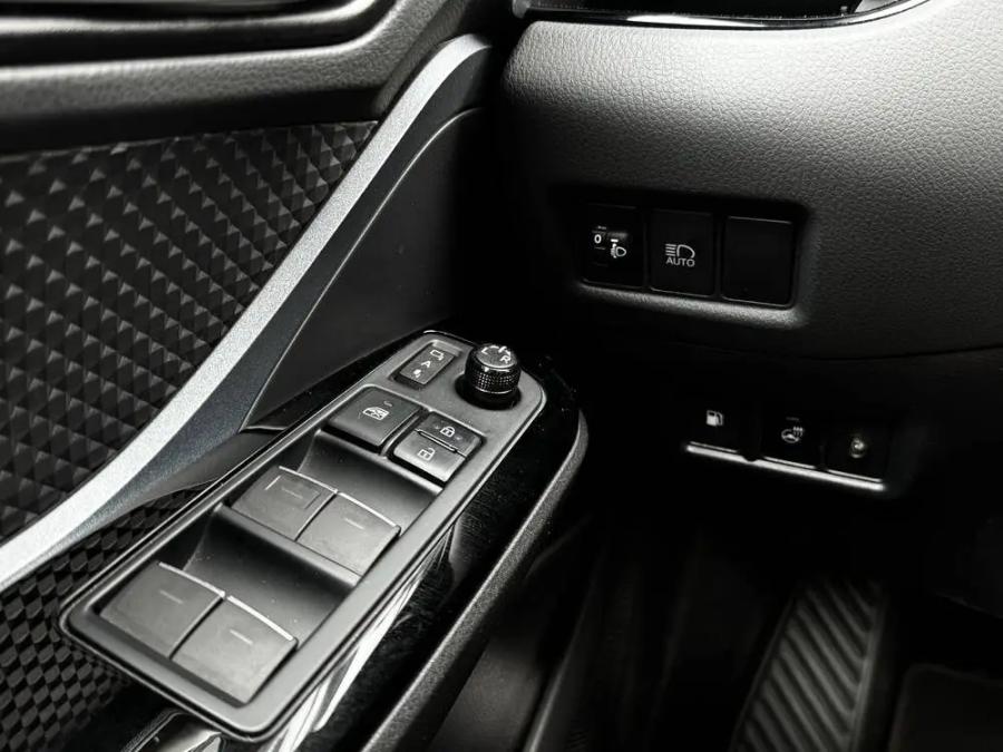 Zils Toyota C-HR 2018 Rīga, ar dzinēja tilpumu 2.00 L un nobraukumu 121 tūkst. km par 18900 €, foto 26 vietnē AUTOMOTO.COM.LV