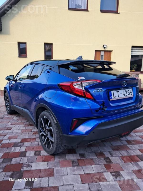Blue Toyota C-HR 2018 in Jelgava, with an engine capacity of 1.80 L and mileage of 111 thousand km for 16000 €, photo 6 on AUTOMOTO.COM.LV