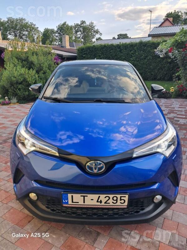 Blue Toyota C-HR 2018 in Jelgava, with an engine capacity of 1.80 L and mileage of 111 thousand km for 16000 €, photo 7 on AUTOMOTO.COM.LV