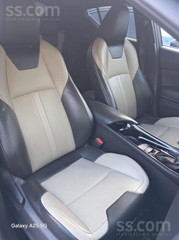 Blue Toyota C-HR 2018 in Jelgava, with an engine capacity of 1.80 L and mileage of 111 thousand km for 16000 €, photo 10 on AUTOMOTO.COM.LV