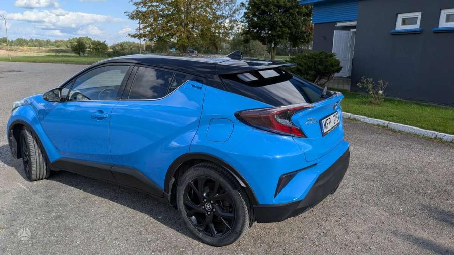 Синий Тойота C-HR 2018 в Каунас, объемом двигателя 1.80 л и пробегом 100 тыс. км за 17500 €, фото 5 на AUTOMOTO.COM.LV