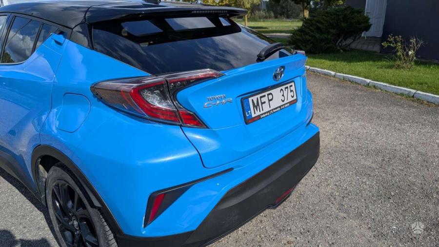 Синий Тойота C-HR 2018 в Каунас, объемом двигателя 1.80 л и пробегом 100 тыс. км за 17500 €, фото 6 на AUTOMOTO.COM.LV