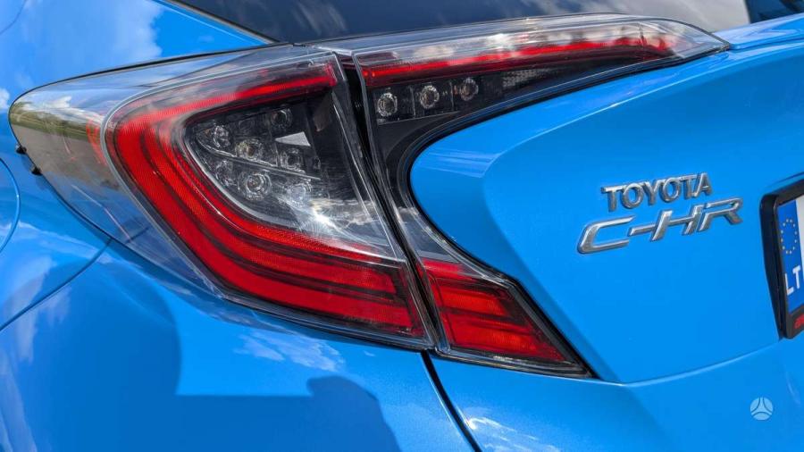 Синий Тойота C-HR 2018 в Каунас, объемом двигателя 1.80 л и пробегом 100 тыс. км за 17500 €, фото 7 на AUTOMOTO.COM.LV