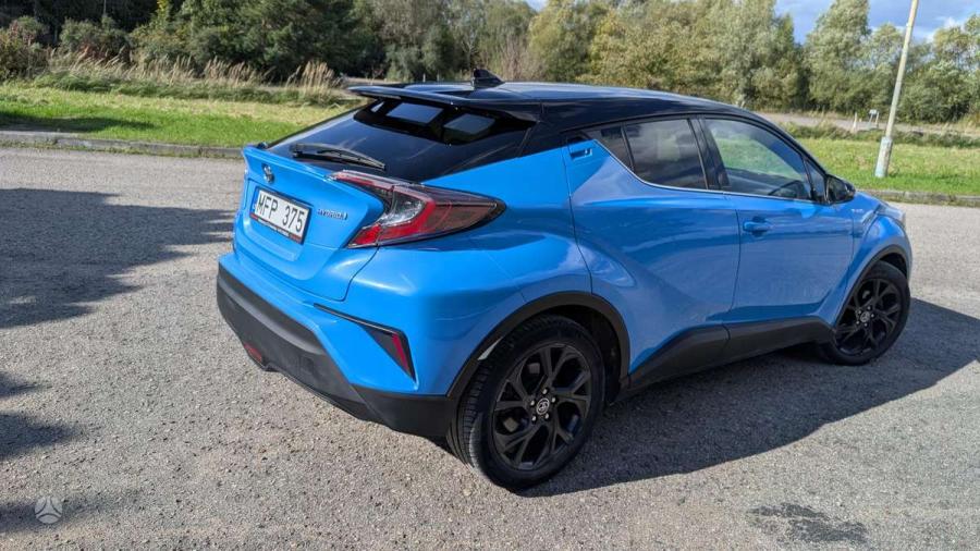 Синий Тойота C-HR 2018 в Каунас, объемом двигателя 1.80 л и пробегом 100 тыс. км за 17500 €, фото 9 на AUTOMOTO.COM.LV