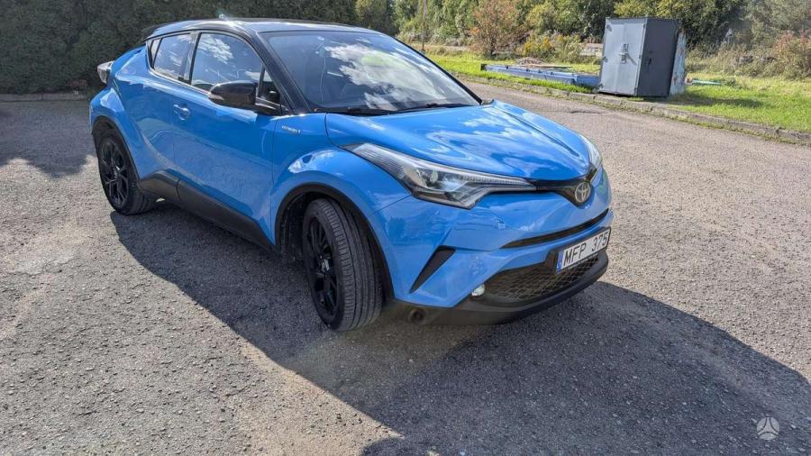 Синий Тойота C-HR 2018 в Каунас, объемом двигателя 1.80 л и пробегом 100 тыс. км за 17500 €, фото 11 на AUTOMOTO.COM.LV