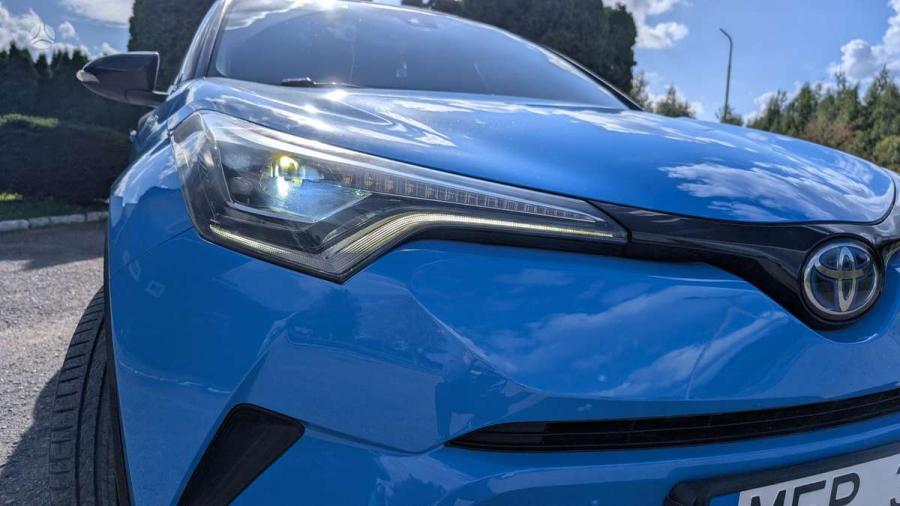 Синий Тойота C-HR 2018 в Каунас, объемом двигателя 1.80 л и пробегом 100 тыс. км за 17500 €, фото 12 на AUTOMOTO.COM.LV