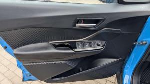 Синий Тойота C-HR 2018 в Каунас, объемом двигателя 1.80 л и пробегом 100 тыс. км за 17500 €, фото 21 на AUTOMOTO.COM.LV