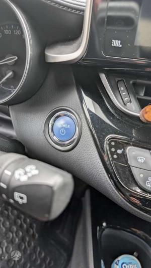 Синий Тойота C-HR 2018 в Каунас, объемом двигателя 1.80 л и пробегом 100 тыс. км за 17500 €, фото 27 на AUTOMOTO.COM.LV