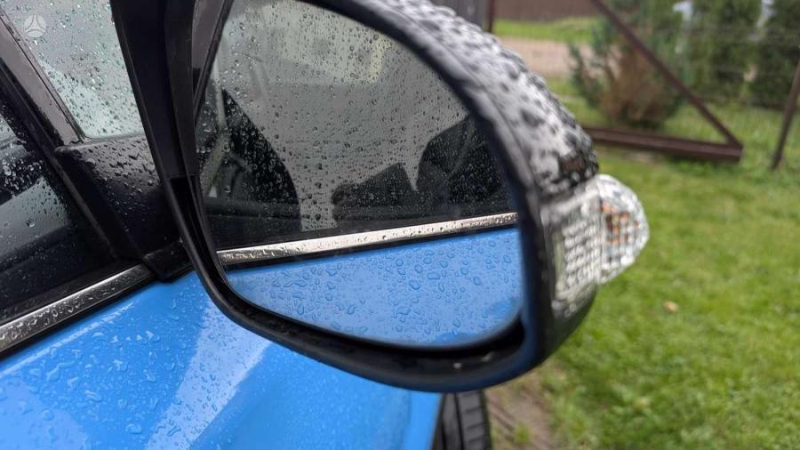 Синий Тойота C-HR 2018 в Каунас, объемом двигателя 1.80 л и пробегом 100 тыс. км за 17500 €, фото 28 на AUTOMOTO.COM.LV