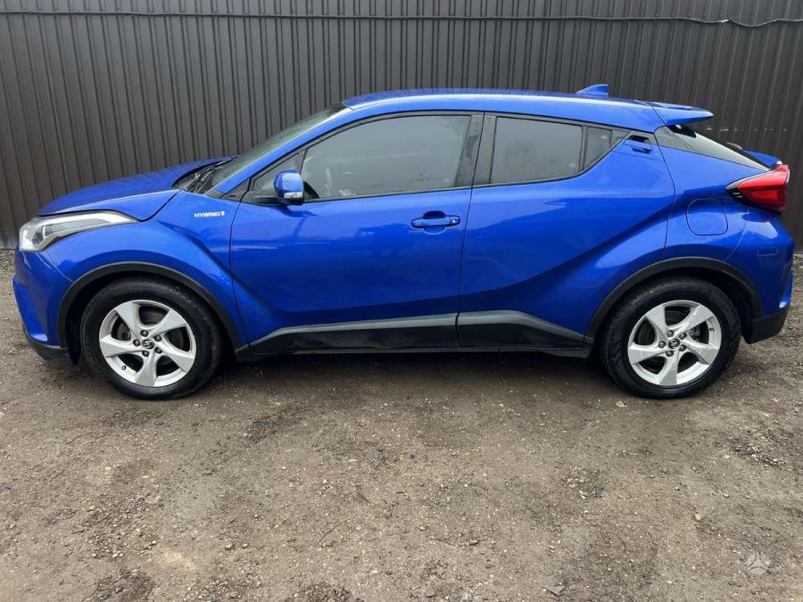 Zils Toyota C-HR 2019 Kauņa, ar dzinēja tilpumu 1.80 L un nobraukumu 133 tūkst. km par 9700 €, foto 4 vietnē AUTOMOTO.COM.LV