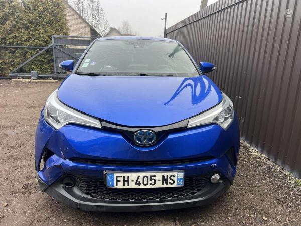 Blue Toyota C-HR 2019 in Kaunas, with an engine capacity of 1.80 L and mileage of 133 thousand km for 9700 €, photo 2 on AUTOMOTO.COM.LV