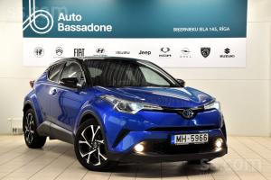 Blue Toyota C-HR 2019 in Riga, with an engine capacity of 1.80 L and mileage of 100 thousand km for 16990 €, photo 3 on AUTOMOTO.COM.LV