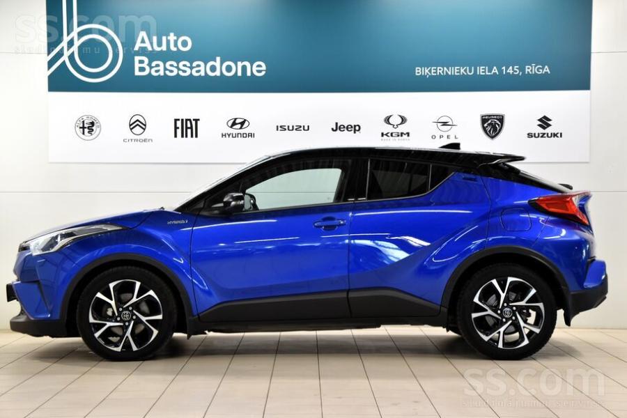 Blue Toyota C-HR 2019 in Riga, with an engine capacity of 1.80 L and mileage of 100 thousand km for 16990 €, photo 4 on AUTOMOTO.COM.LV