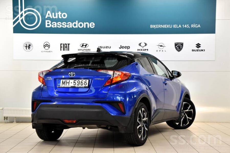Blue Toyota C-HR 2019 in Riga, with an engine capacity of 1.80 L and mileage of 100 thousand km for 16990 €, photo 6 on AUTOMOTO.COM.LV