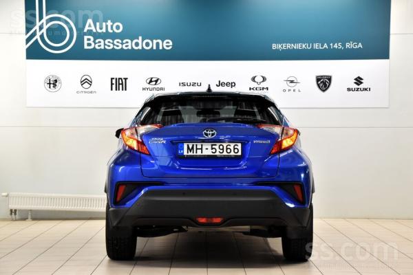 Синий Тойота C-HR 2019 в Рига, объемом двигателя 1.80 л и пробегом 100 тыс. км за 16990 €, фото 7 на AUTOMOTO.COM.LV