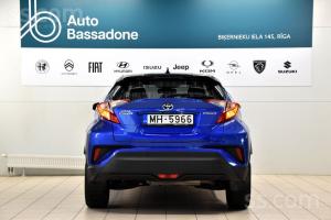 Blue Toyota C-HR 2019 in Riga, with an engine capacity of 1.80 L and mileage of 100 thousand km for 16990 €, photo 7 on AUTOMOTO.COM.LV