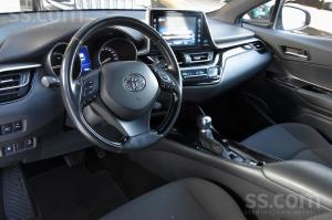 Blue Toyota C-HR 2019 in Riga, with an engine capacity of 1.80 L and mileage of 100 thousand km for 16990 €, photo 9 on AUTOMOTO.COM.LV