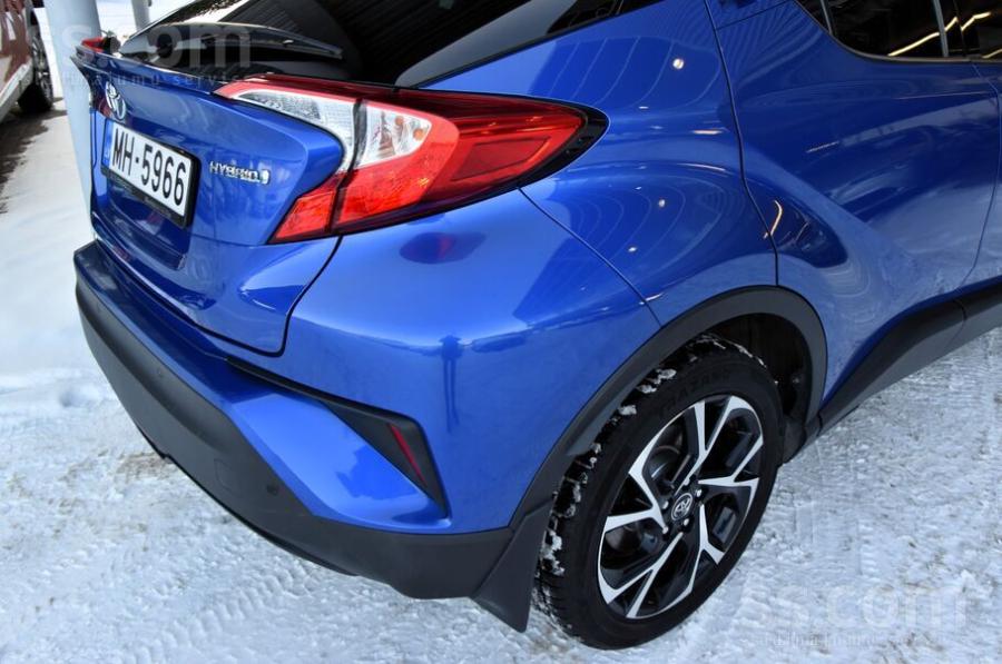 Blue Toyota C-HR 2019 in Riga, with an engine capacity of 1.80 L and mileage of 100 thousand km for 16990 €, photo 27 on AUTOMOTO.COM.LV