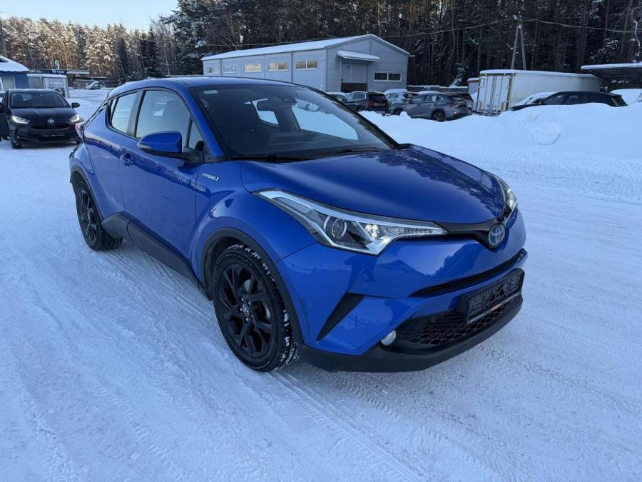 Blue Toyota C-HR 2019 in Vilnius, with an engine capacity of 1.80 L and mileage of 126 thousand km for 16350 €, photo 1 on AUTOMOTO.COM.LV