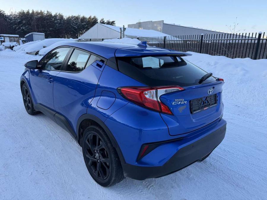 Blue Toyota C-HR 2019 in Vilnius, with an engine capacity of 1.80 L and mileage of 126 thousand km for 16350 €, photo 6 on AUTOMOTO.COM.LV