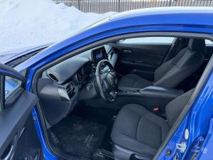 Blue Toyota C-HR 2019 in Vilnius, with an engine capacity of 1.80 L and mileage of 126 thousand km for 16350 €, photo 16 on AUTOMOTO.COM.LV