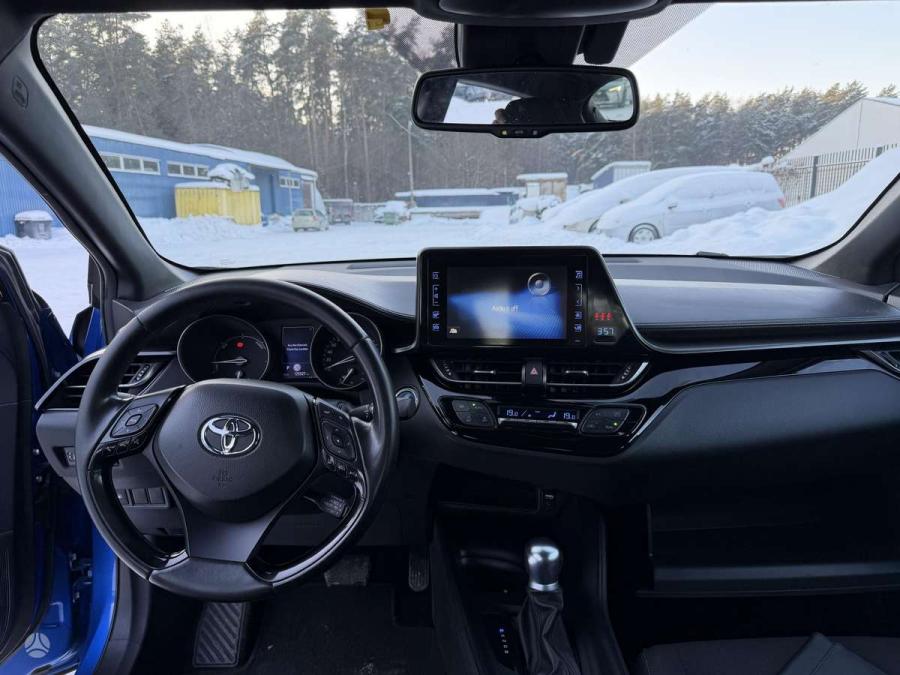 Blue Toyota C-HR 2019 in Vilnius, with an engine capacity of 1.80 L and mileage of 126 thousand km for 16350 €, photo 28 on AUTOMOTO.COM.LV