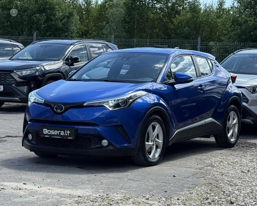 Blue Toyota C-HR 2019 in Vilnius, with an engine capacity of 1.80 L and mileage of 139 thousand km for 15990 €, photo 4 on AUTOMOTO.COM.LV