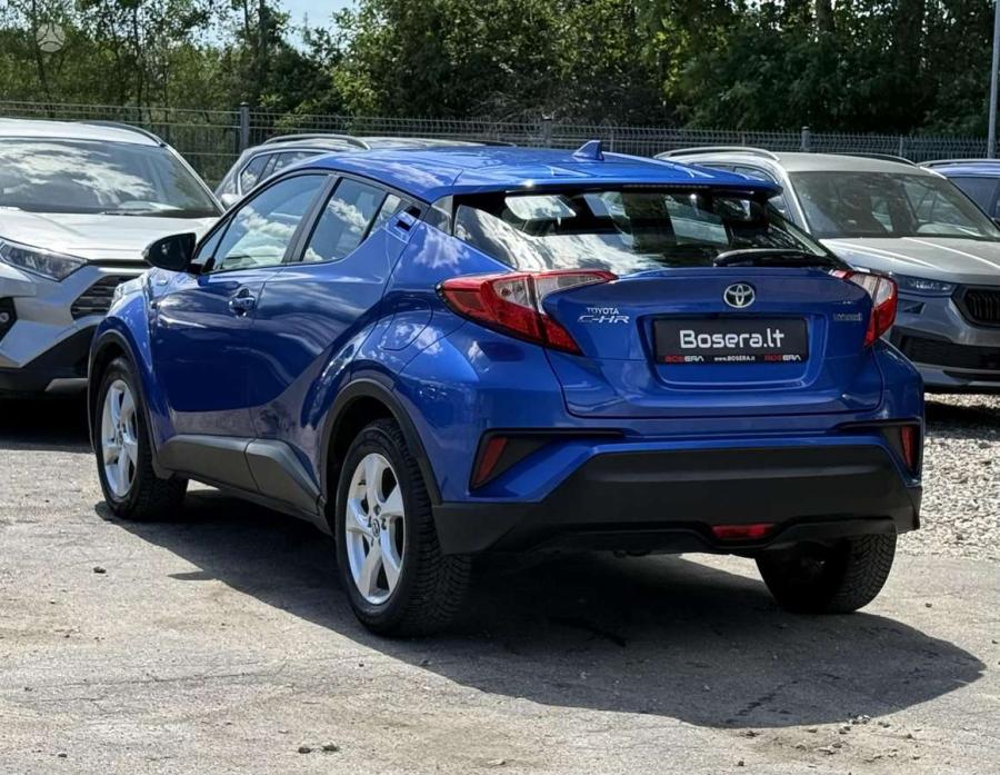 Blue Toyota C-HR 2019 in Vilnius, with an engine capacity of 1.80 L and mileage of 139 thousand km for 15990 €, photo 6 on AUTOMOTO.COM.LV