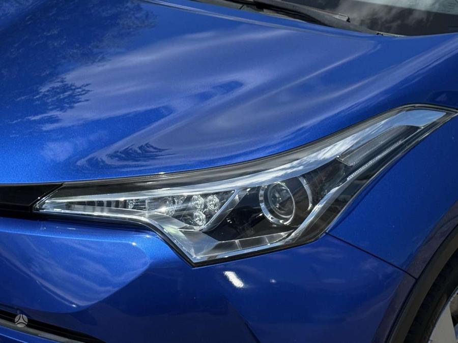 Blue Toyota C-HR 2019 in Vilnius, with an engine capacity of 1.80 L and mileage of 139 thousand km for 15990 €, photo 10 on AUTOMOTO.COM.LV