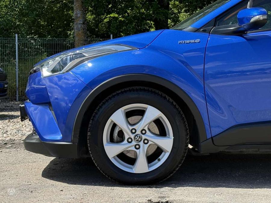 Blue Toyota C-HR 2019 in Vilnius, with an engine capacity of 1.80 L and mileage of 139 thousand km for 15990 €, photo 13 on AUTOMOTO.COM.LV