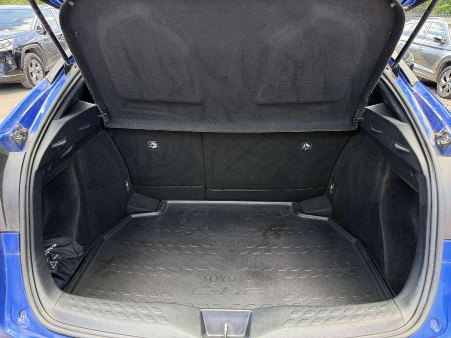 Blue Toyota C-HR 2019 in Vilnius, with an engine capacity of 1.80 L and mileage of 139 thousand km for 15990 €, photo 18 on AUTOMOTO.COM.LV